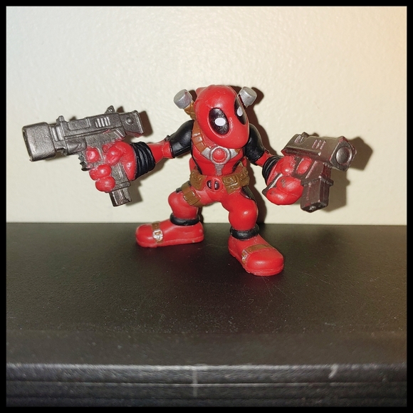 Marvel | Toys | Marvel Super Hero Squad Deadpool Holding Two Guns ...
